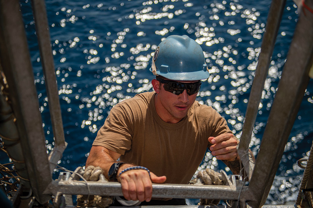 SAFETY ALERT: Verify pilot ladder handholds - Professional Mariner