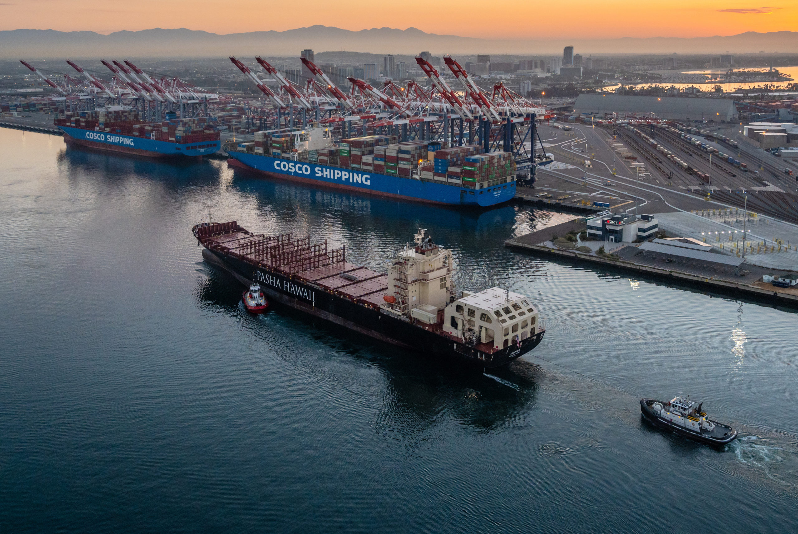 Long Beach welcomes Pasha’s new LNG boxship - Professional Mariner