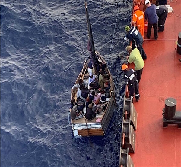 U.S. tanker crew rescues 12 from vessel in distress – Professional Mariner