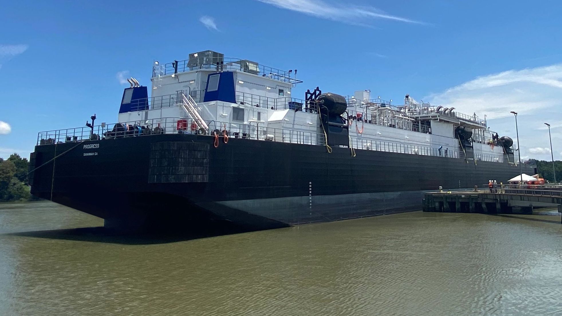 Crowley takes delivery of nation’s largest LNG barge – Professional Mariner