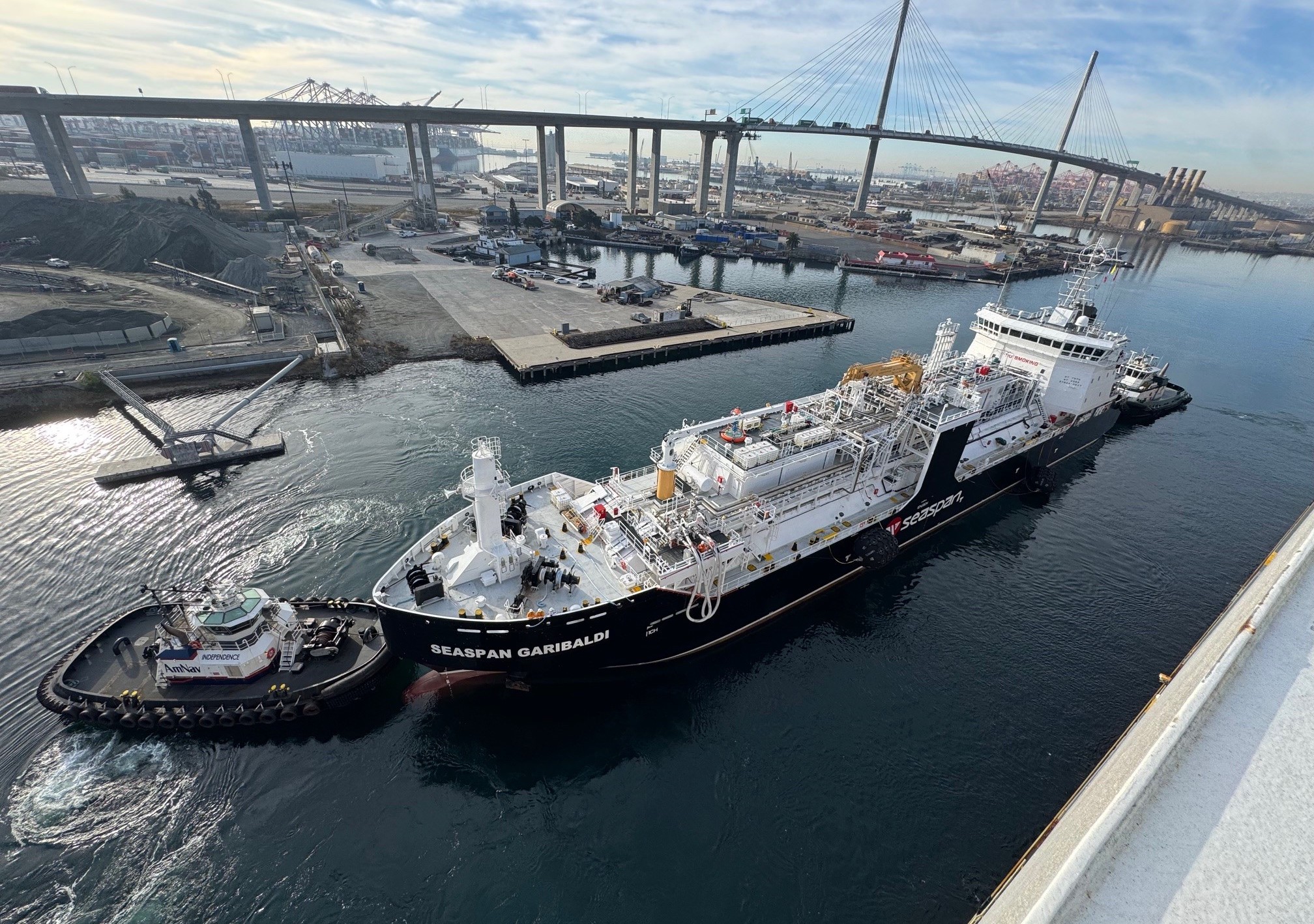Seaspan celebrates ship-to-ship LNG in Long Beach – Professional Mariner
