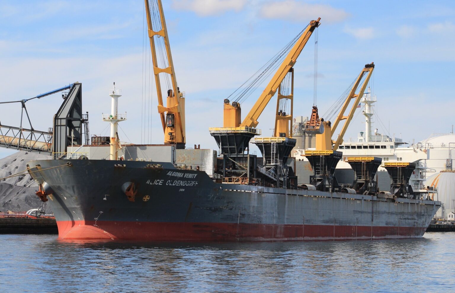 Bulk carrier grounds outside channel near Philadelphia – Professional ...